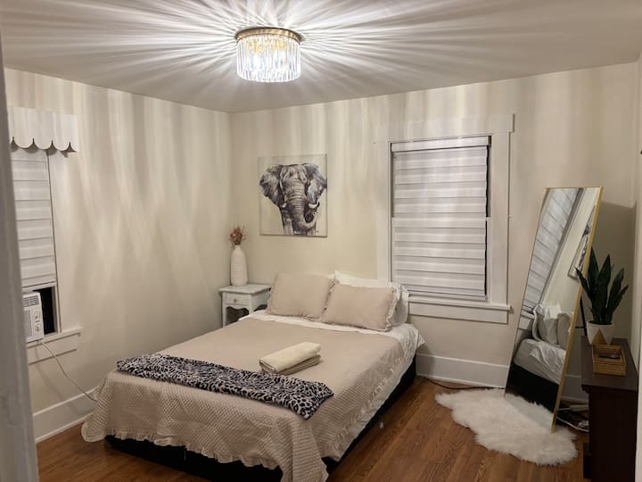 Modern 3br + 2 Living Rooms • Stylish & Spacious - Mount Zion, IL