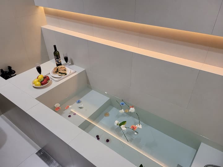 [오픈특가]동문스테이302#제주공항#동문야시장#우진해장국#우무#빔프로젝트#넷플릭스#유튜브 - Jeju-si