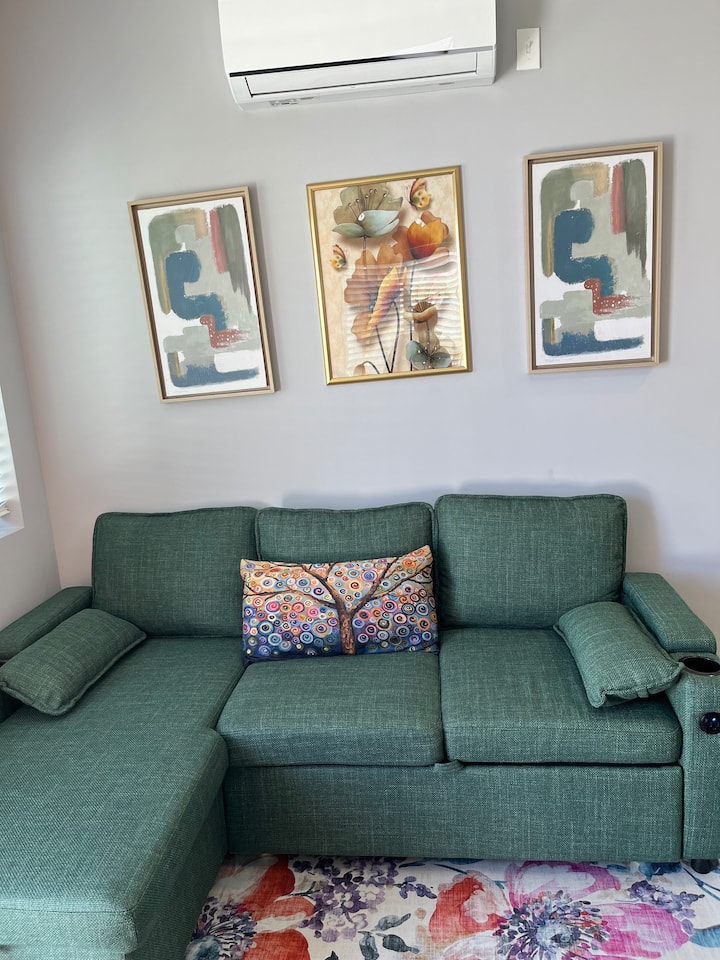 Spacious Cozy Rear House - Los Angeles, CA