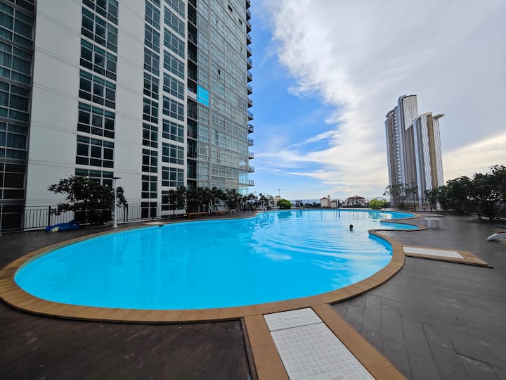 芭提雅海景高层一室一厅套房282/可住3人/24小时可入住/曼谷接送服务/中天海滩夜市/泳池/健身房 - Pattaya