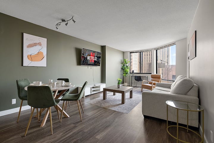 Elevate Stay W/ Free Parking • Pool • Gym • Lounge - Minneapolis, MN