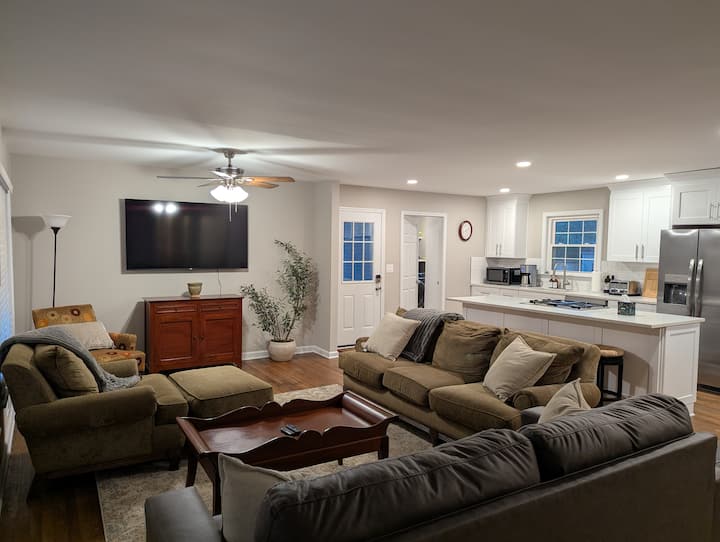 Modern Comfort In East Cobb - Marietta, GA