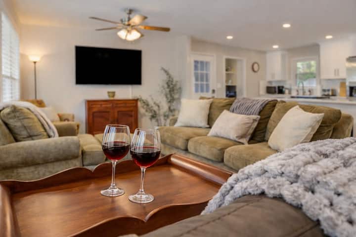 East Cobb Retreat | Patio | 10 Min To Truist Park - Marietta, GA