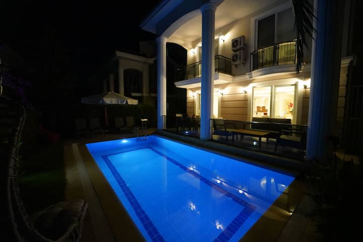 ÇAlış Lorenz Villa 5+1 Havuzlu - Çalış Beach