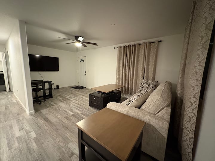 Modern 2br Home |Pet-friendly |Near Csu Stanislaus - ターロック, CA
