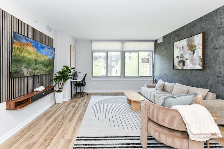 Sleek 2br Residence With Gym, Parking & Rooftop De - Arlington, VA