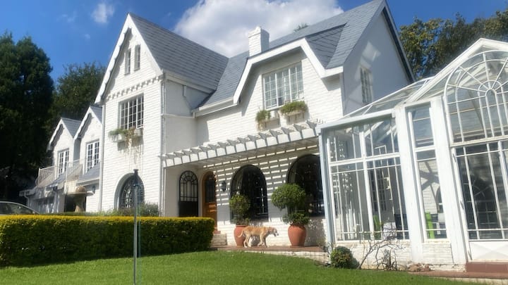 The Fountain Studio At Menlyn - Pretoria