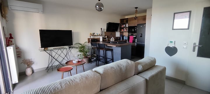 Appartement Avec Terrasse. - Le Crès