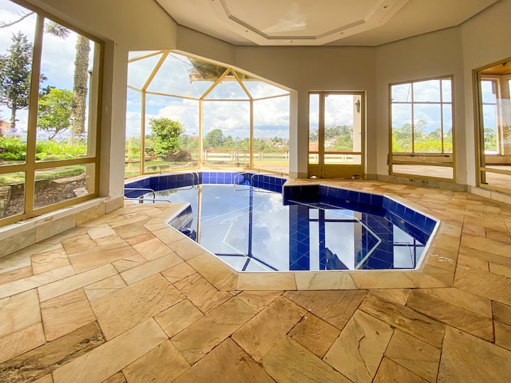 Ritoca Mansion - Heated Pool, Spa And Sauna - Campos do Jordão