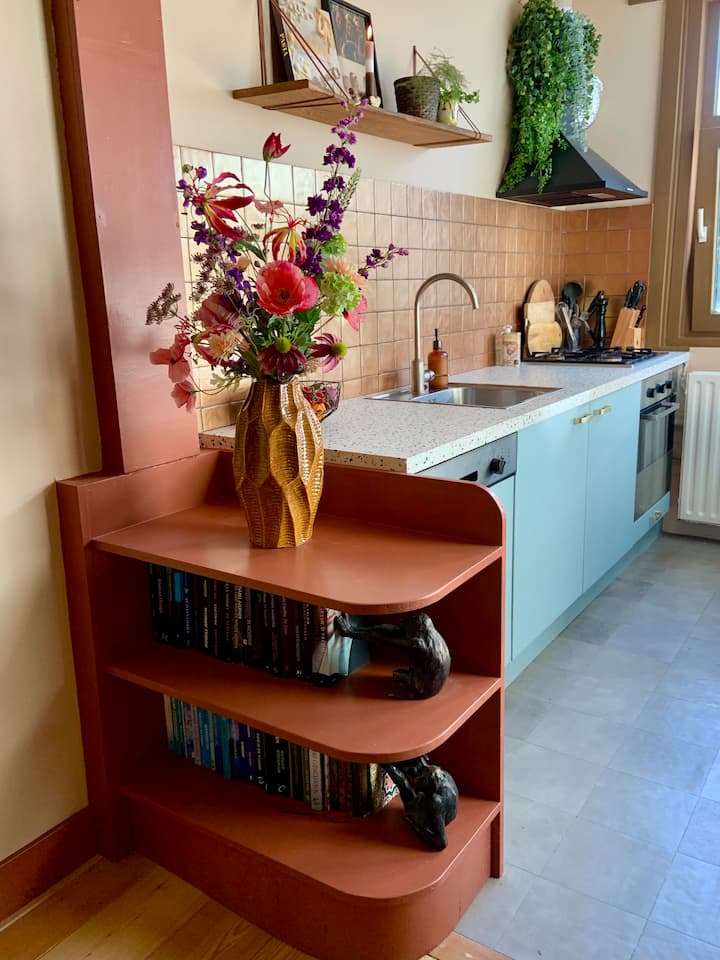 Sunny Apartment With Unique Touches - Amsterdam