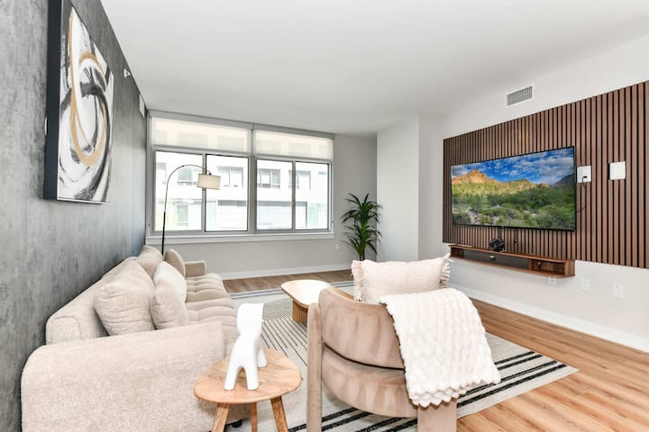 Elevated 2br Living With Scenic Rooftop, Gym & Par - Washington, DC