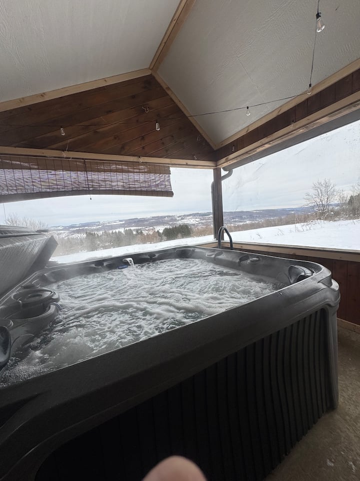 Brian's Bungalow + Hot Tub! - Cazenovia, NY
