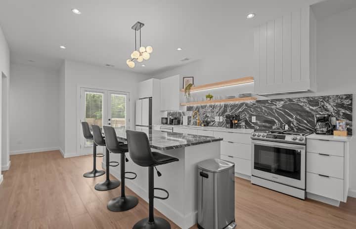 The Port City Retreat
Luxury Home - Wilmington