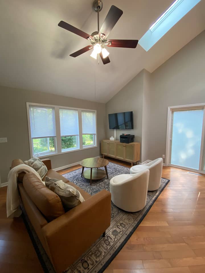 The House Near The Lakes - Valparaiso, IN