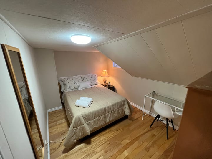 Cozy & Private 2 Bed Home Near Downtown - Greater Sudbury