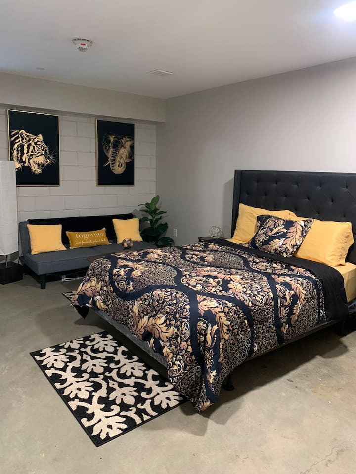 Cozy Penthouse Studio - Homewood, AL