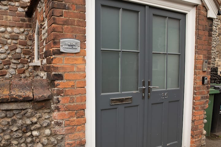 Under New  Management- The Old Antique Shop - Cromer