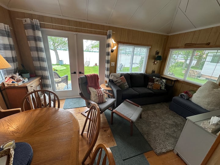 Lakefront 4-bdrm Cottage W/ Ac Near Pe County - Prince Edward