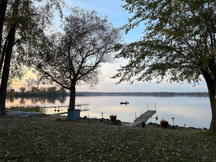 Lakefront 4-bdrm Cottage W/ Ac Near Pe County - Prince Edward County