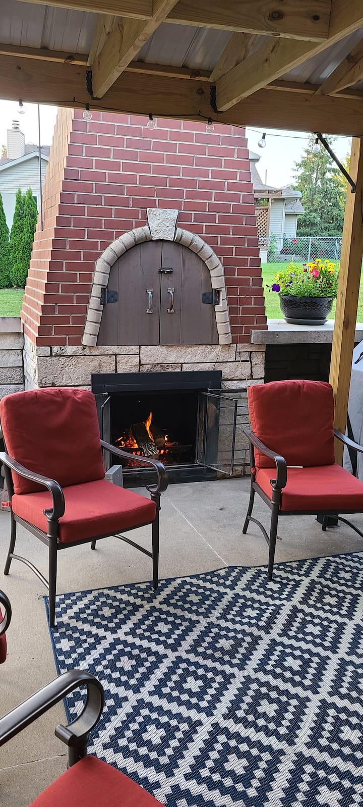 A Touch Of Pleasant - Altoona, IA