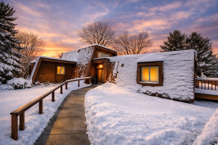 Cedarcrest Hideaway-hot Tub~theater~gamerm~firepit - Michigan