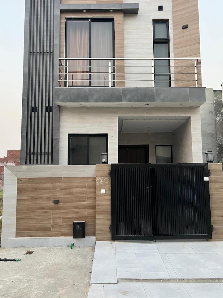 3bhk |Luxury |Netflix |Ac |Free Parking| Al_kabir - Lahore