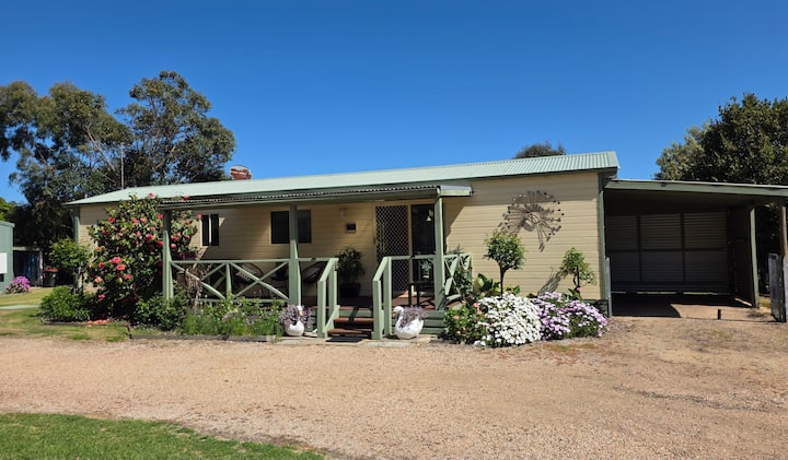 Frog Hollows Cottage - Bairnsdale