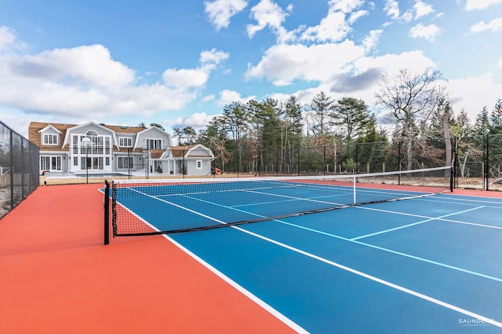 Sun Drenched Hamptons Estate With Resort Amenities - Sag Harbor, NY