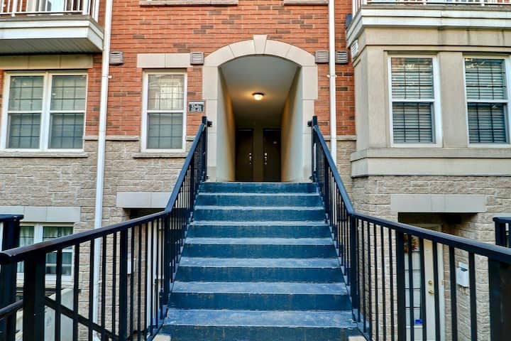 Cozy 2 Bedroom Townhouse - Vaughan