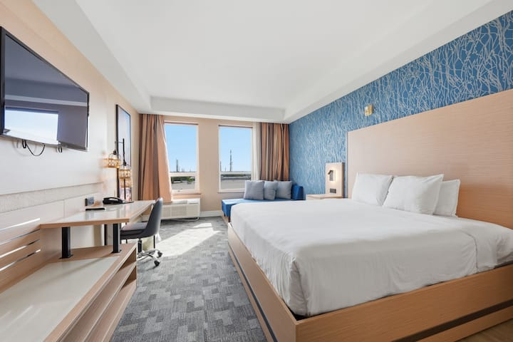 Private King Suite In Hotel + Workspace | Near Nyc - Heartland Village - Staten Island NY