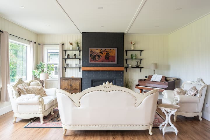 Woodside Farm Country Inn - Sooke