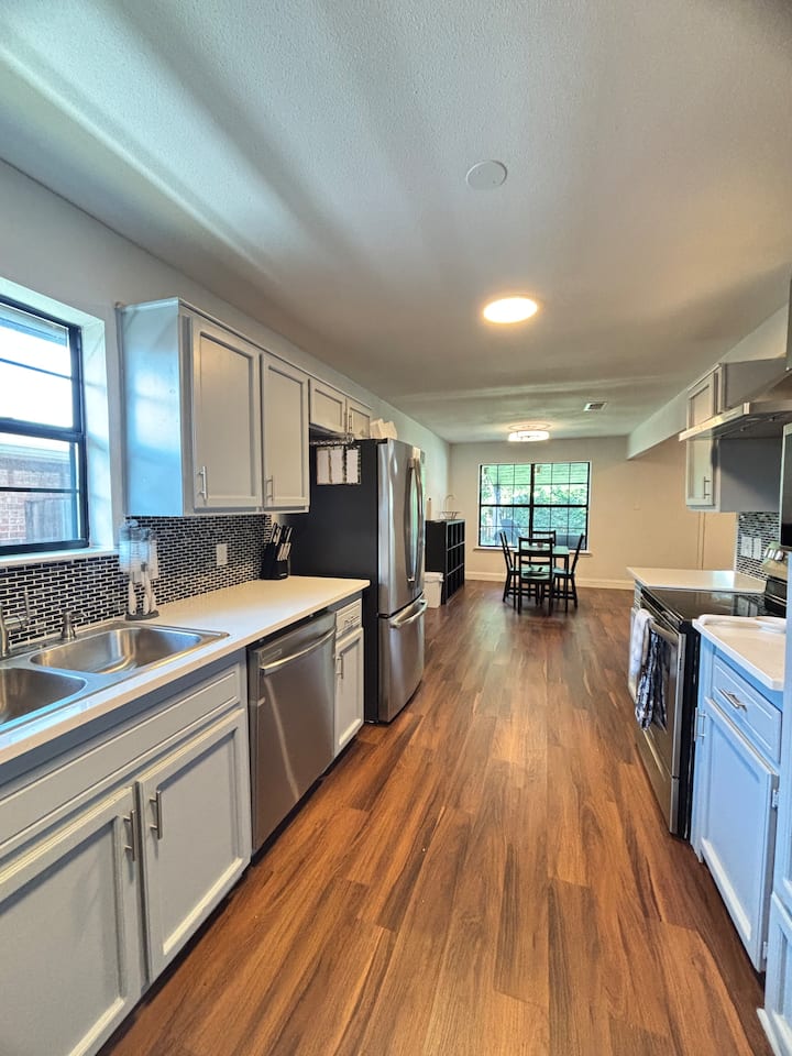 Fully Stocked 3-bed Home W/ Pet Friendly Yard &Bbq - Fort Worth, TX
