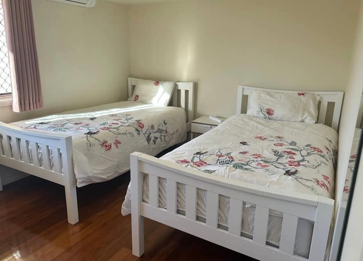Mains Rd 舒适2张单人床只与一间客房共用 M2 - Springwood