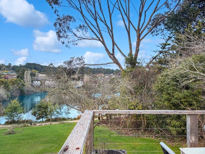 Cara: On The Lake With Fireplace - Daylesford