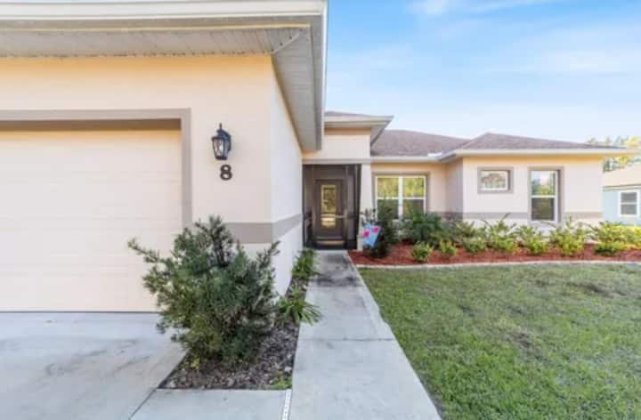 Peaceful Poolside Retreat - Palm Coast, FL
