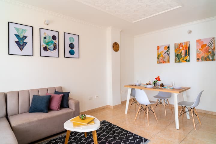 Spacious And Secure Home With Garage Near Alamedas - Córdoba (Colombia)