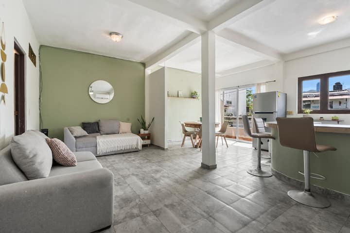 Bright & Airy Central Apt Near Resaurants & Beach - Puerto Vallarta