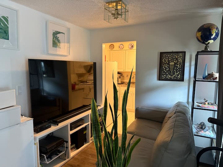 Seatac Room 1 - Tukwila, WA