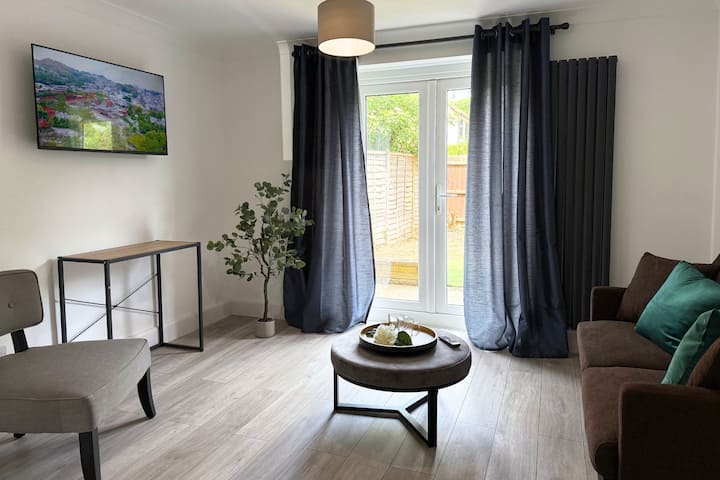 The Lux Swinford: 1 Bedroom Home - Northampton