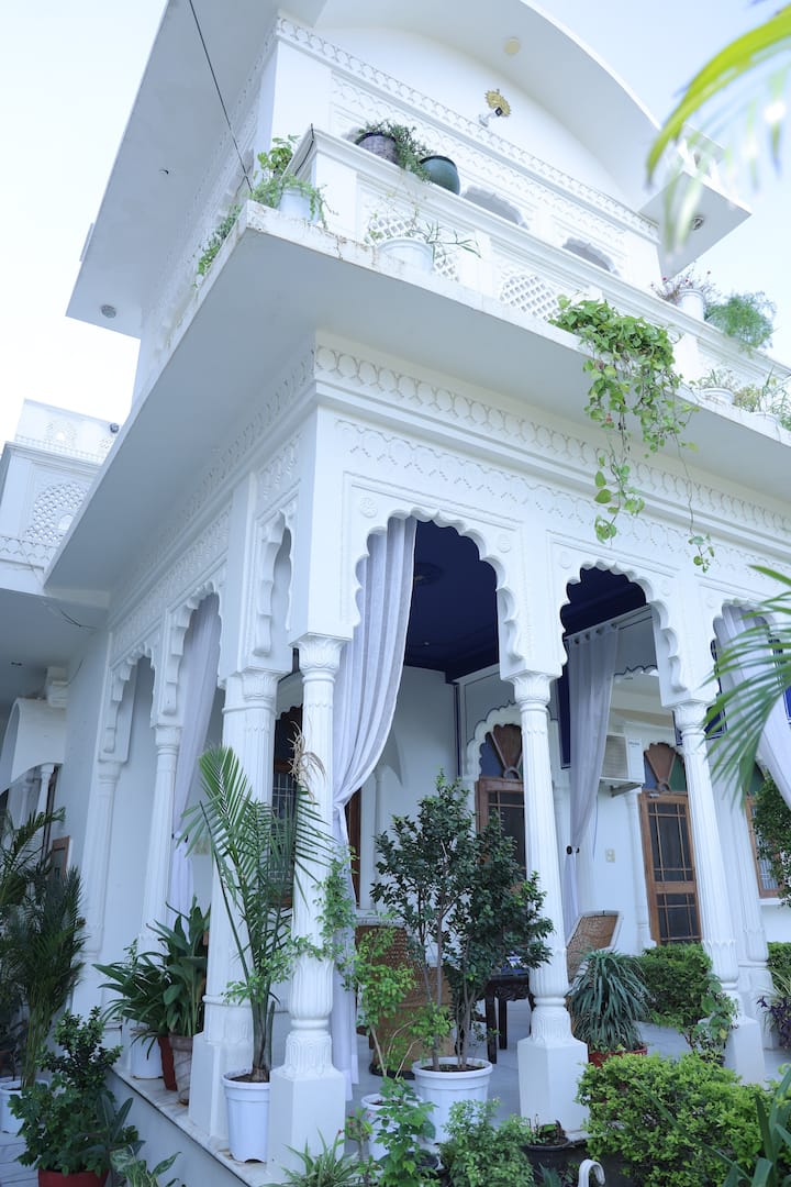 Otla- Tibari Room - Jaipur