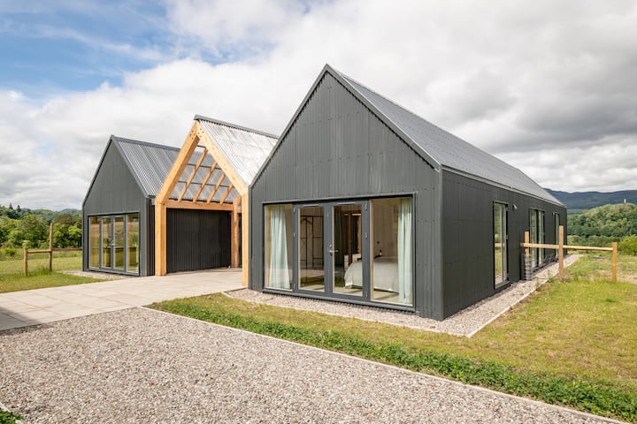 Architectural Barn Within Tranquil Location - クリエフ
