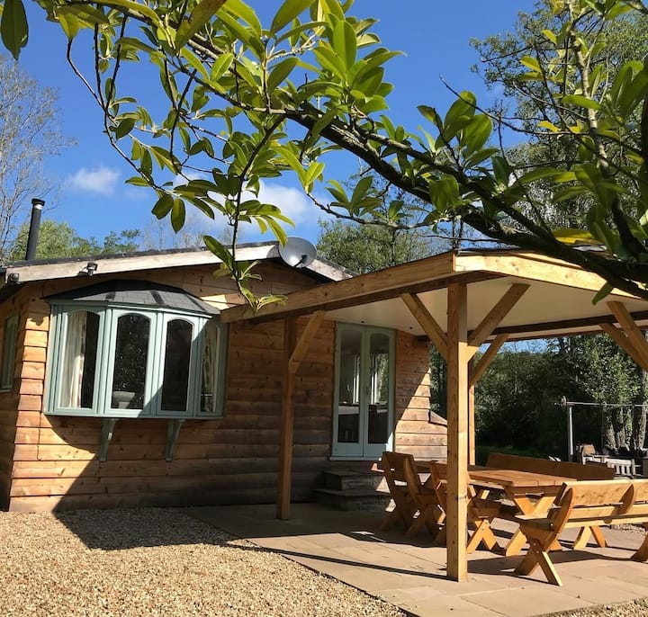 Lake Side Lodge In 40 Acre Estate. - Brecon