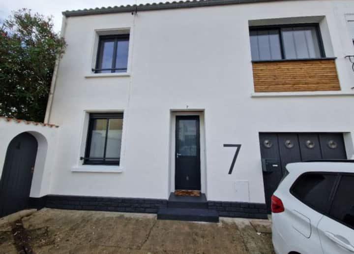 Maison De Ville Avec Beau Jardin - La Rochelle