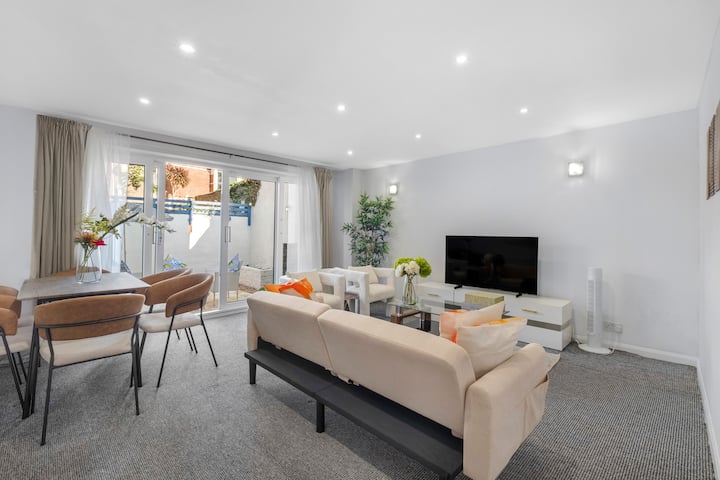 Annika -3bedroom, 2 Free Parking, Sleeps 7, Garden - Portsmouth