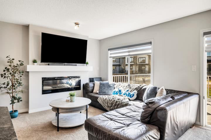 3br W/ 2 King Beds & Ac | Near Yeg & South Common - Edmonton, Canada