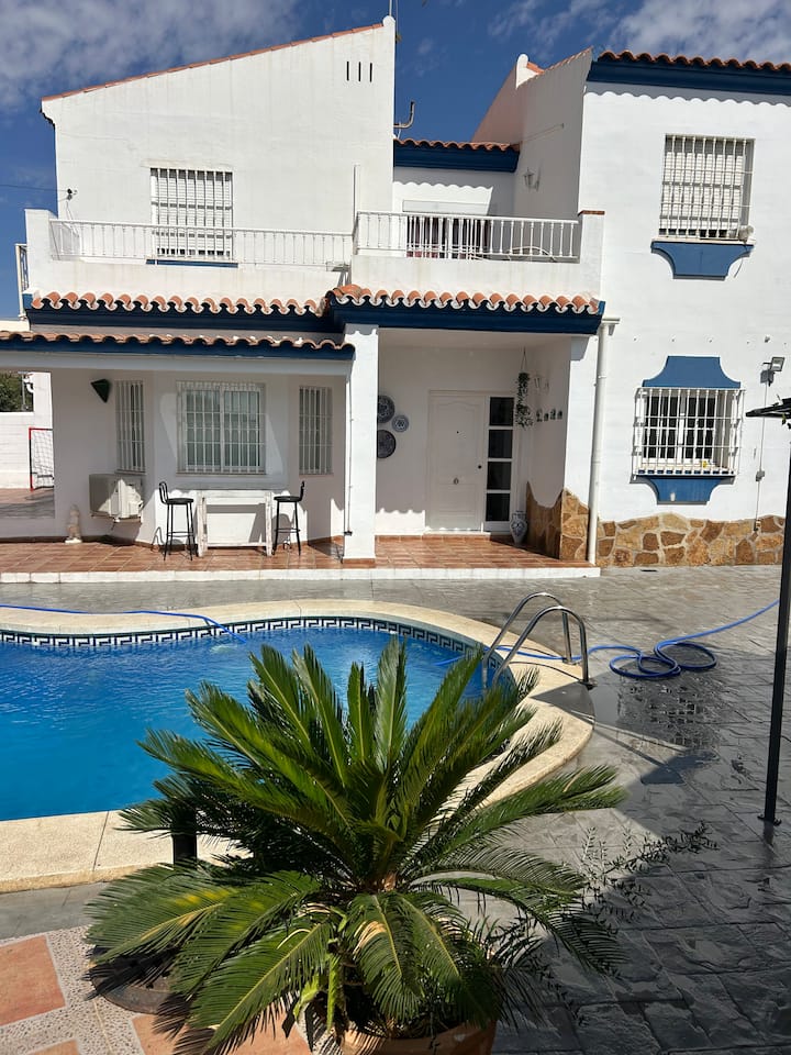 Casa Malaga Cerca Aeropuerto Y Playa
Con Piscina - Torremolinos