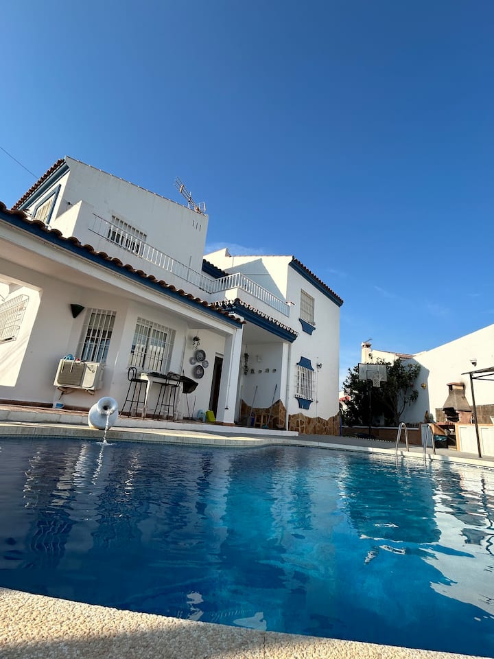 Villa Famara With Pool & Views Rendless Summer - Alhaurín de la Torre