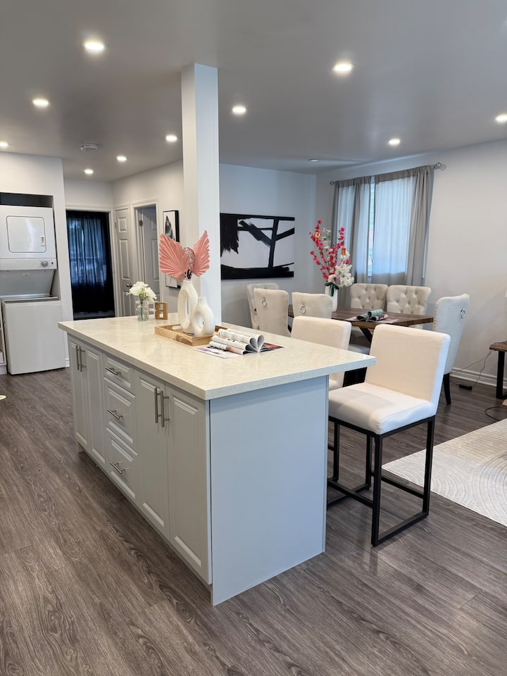 Elegant 2 Br Home- With Parking -