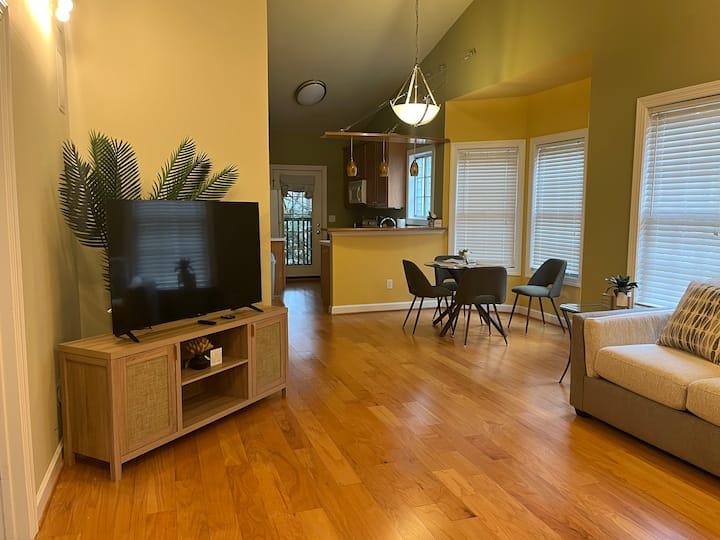 Cozy Condo Near North Hills - Raleigh, NC