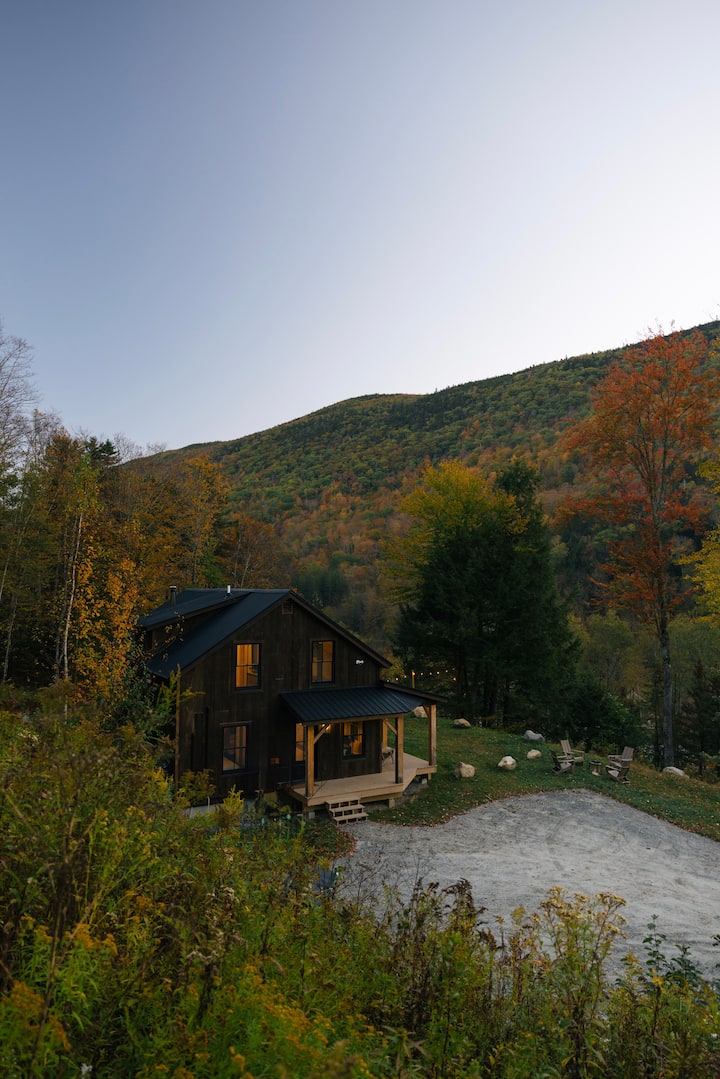 New Killington Chalet: Hot Tub, Fireplace, 4bd2 Ba - Killington, VT